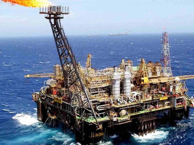 Preços do petróleo sobe mais de 3% devido a sanções impostas à Rússia ...