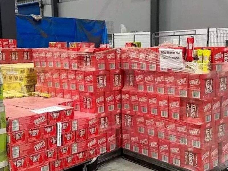 Polícia apreende mais de nove mil caixas de sumo expirado em Luanda ...