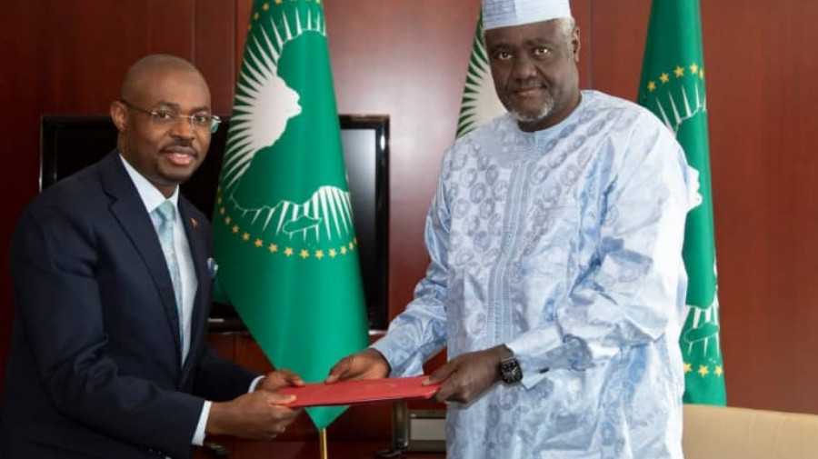 Chefe de Estado convida Presidente da Comissão da UA para Bienal de ...