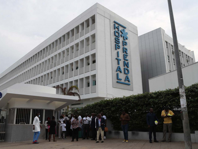 Presidente da República constata obras do Hospital do Prenda - Angola