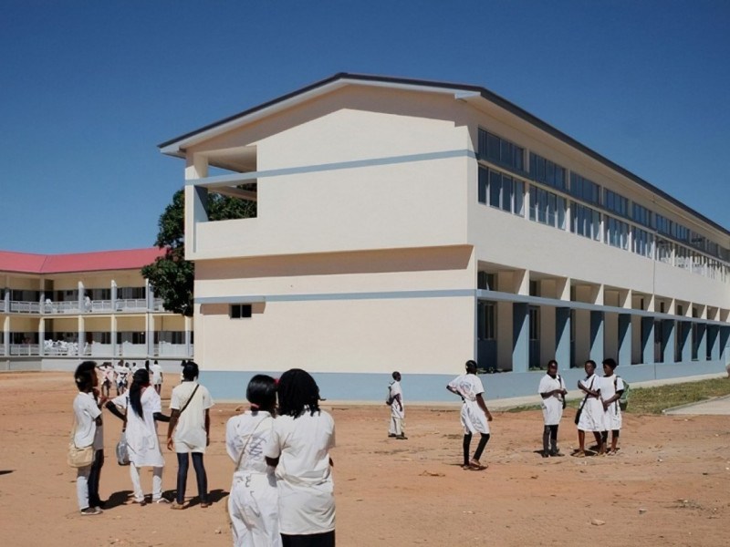 Angola tem de gastar mais com educação para cumprir metas