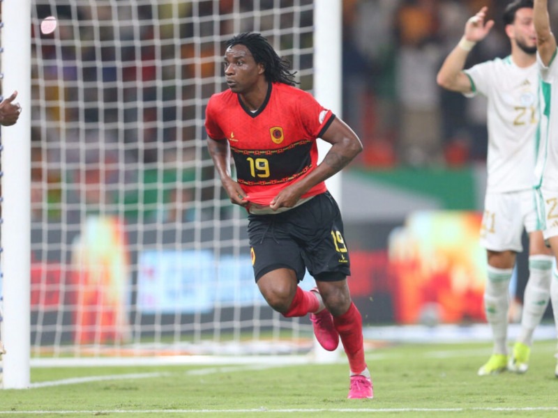 Jogador angolano Mabululu vence prémio Melhor Golo do Ano em África