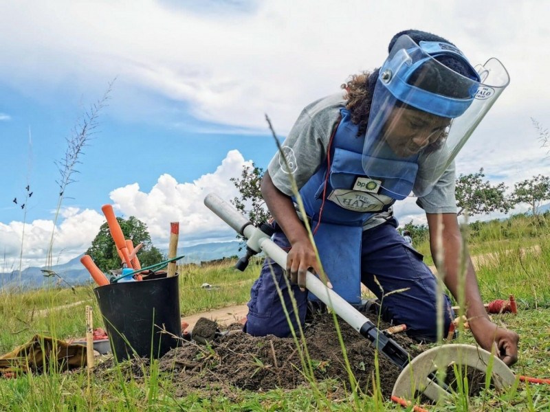 Iniciada desminagem do troço para construção do ramal Luena/Saurimo do ...