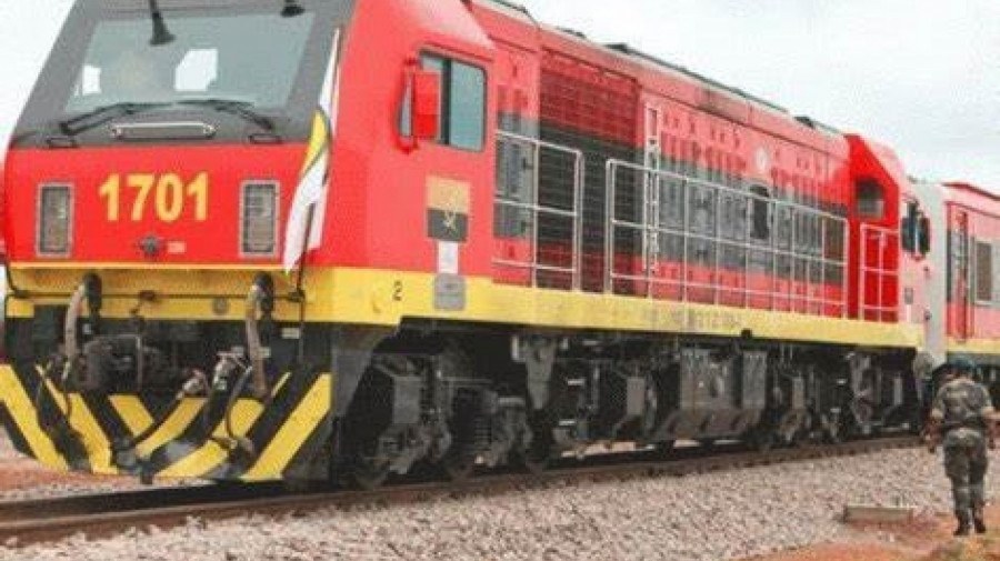 Sector dos transportes tem em vista a compra de 20 automotoras - Angola