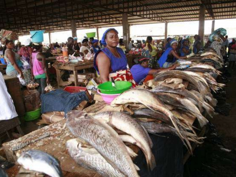 Vendedoras do mercado da Mabunda serão realocados na Praia Amélia - Angola