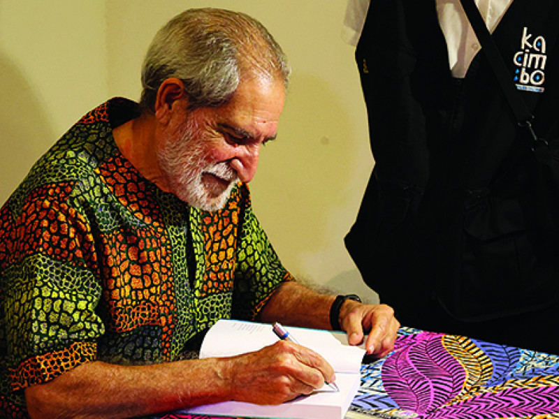 Escritor angolano Pepetela lançou em Luanda romance "Tudo-Está-Ligado"